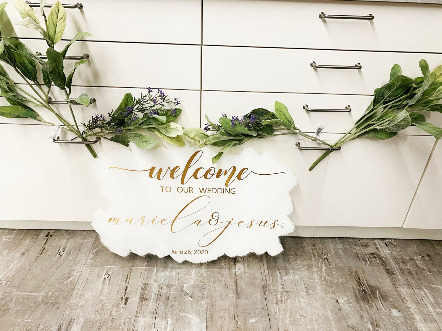 12 DIY Acrylic Wedding Signs Ideas you will love